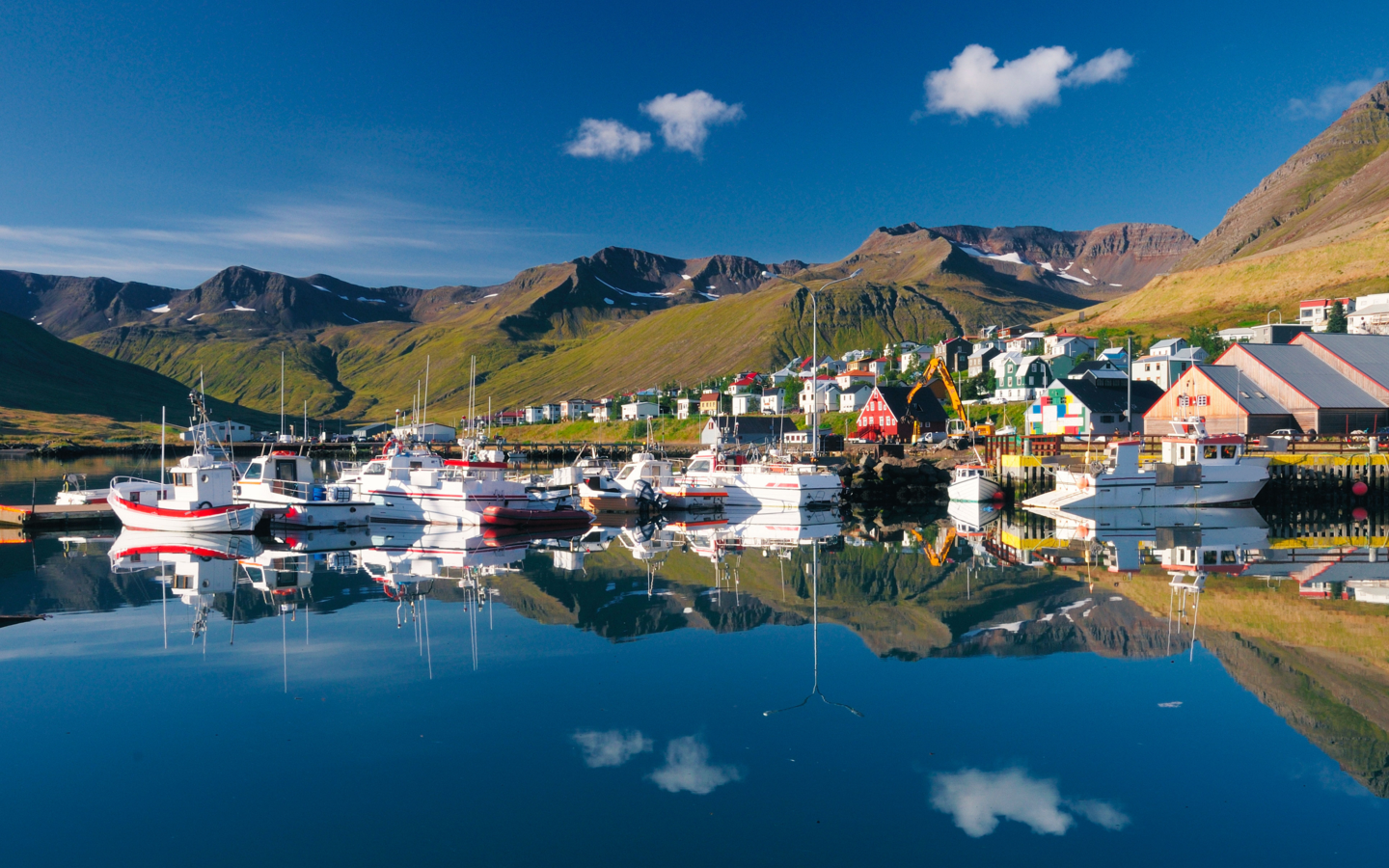 Learn about Iceland's traditions in a typical village or harbor | Evaneos