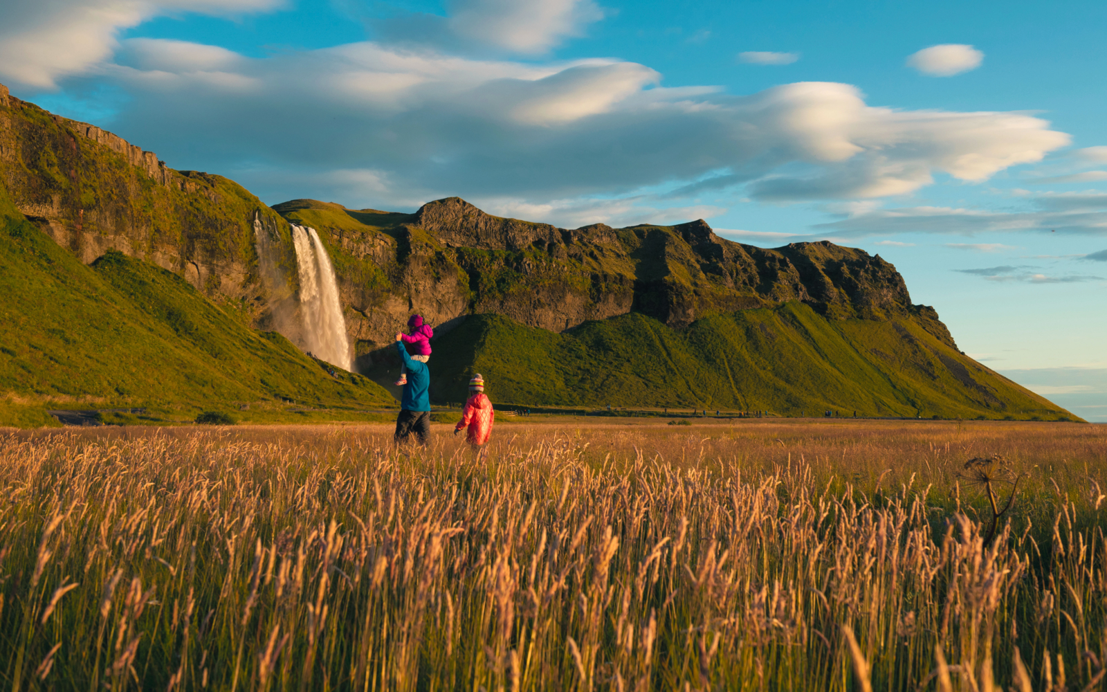 Explore Iceland's mighty waterfalls | Evaneos