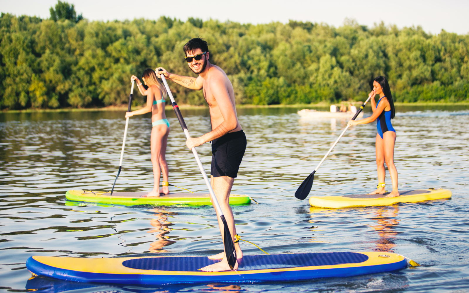 Explorar el mar, los lagos y los ríos en kayak, tabla y canoa | Evaneos